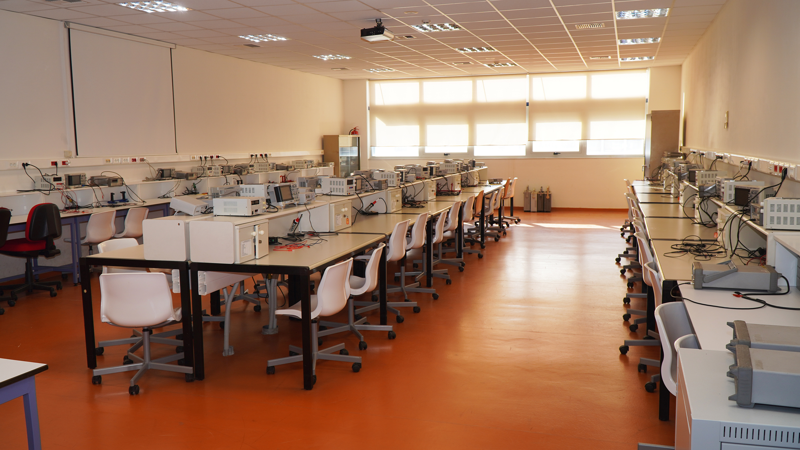 School of Electrical and Computer Engineering - National Technical ...